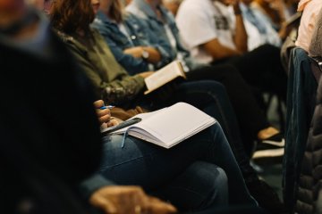 Quick Tips on How to Run Effective All-Hands Meetings | Hygger.io